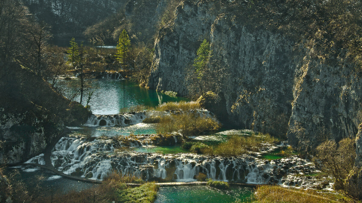 WATER DISPERSED INTO THOUSANDS OF DROPLETS - Nacionalni park "Plitvička ...