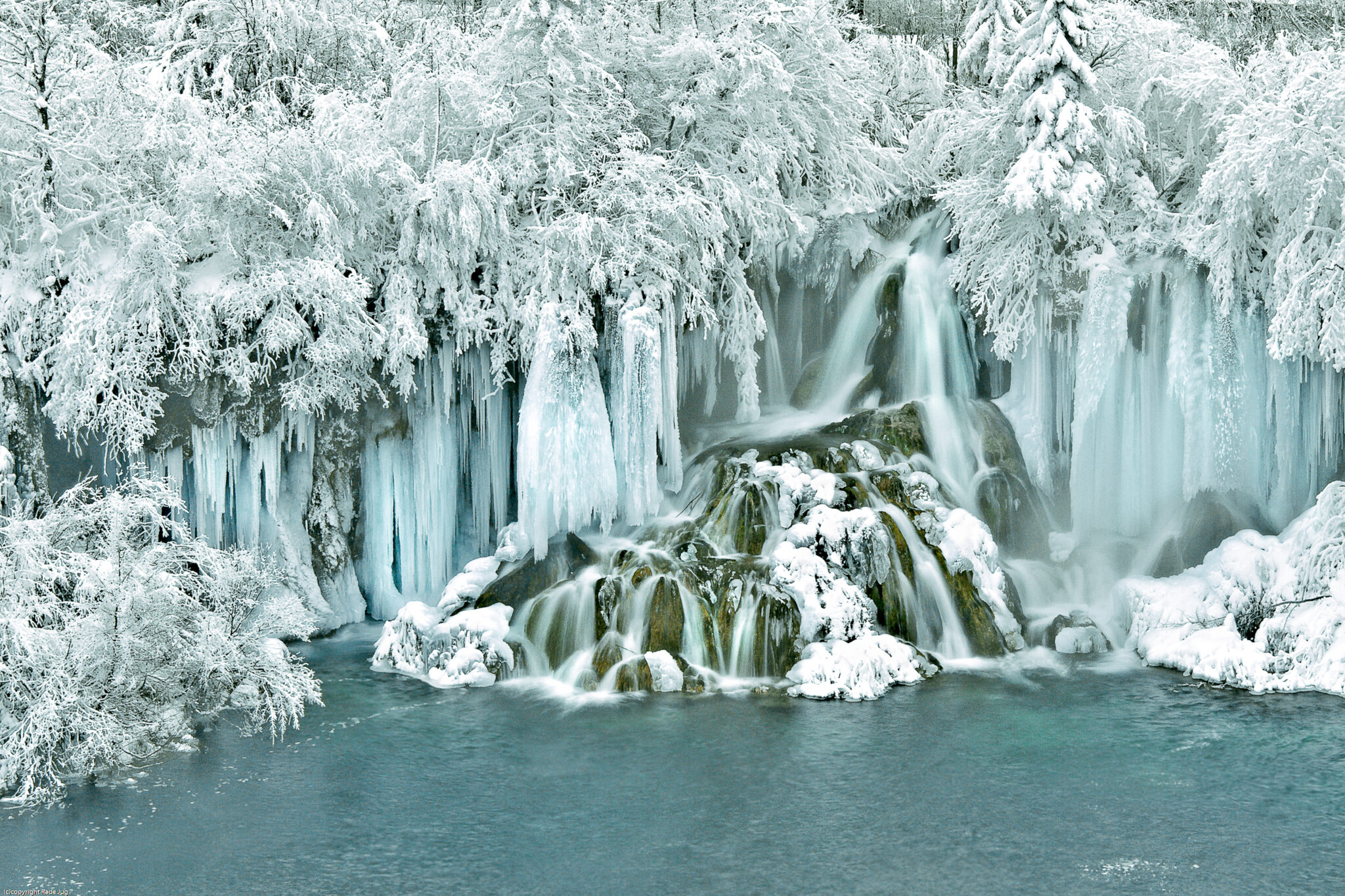 Winter at Plitvice Lakes - Nacionalni park "Plitvička jezera"